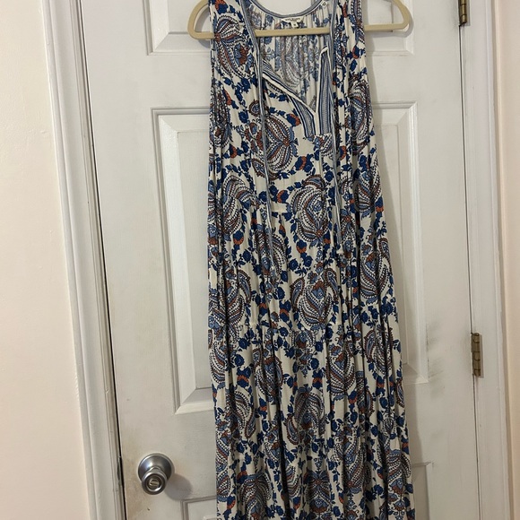 Max Studio | Dresses | Max Studio Blue And Cream Floral Maxi Dress ...